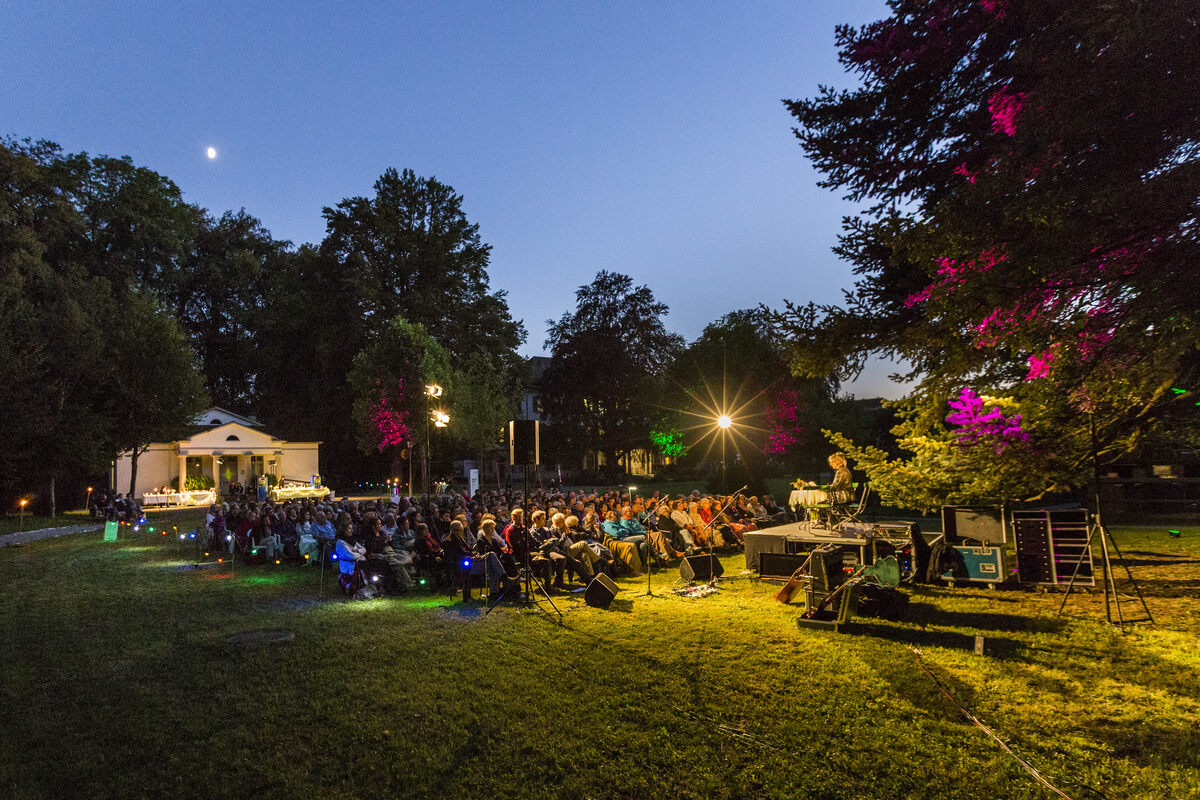 Federica de Cesco, Rahel Senn, Anna Rosenwasser, Alex Borer: LAUSCHIG ...